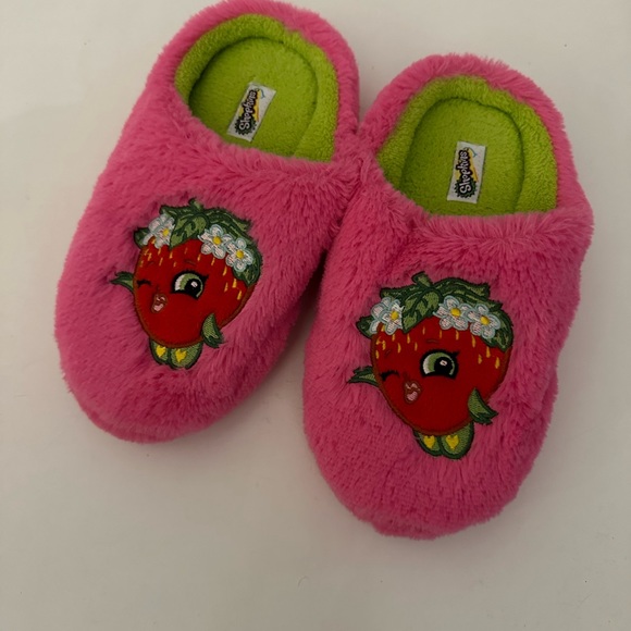Shoes | Shopkins Strawberry Kiss Hard Bottom Girls Slippers Size Large ...